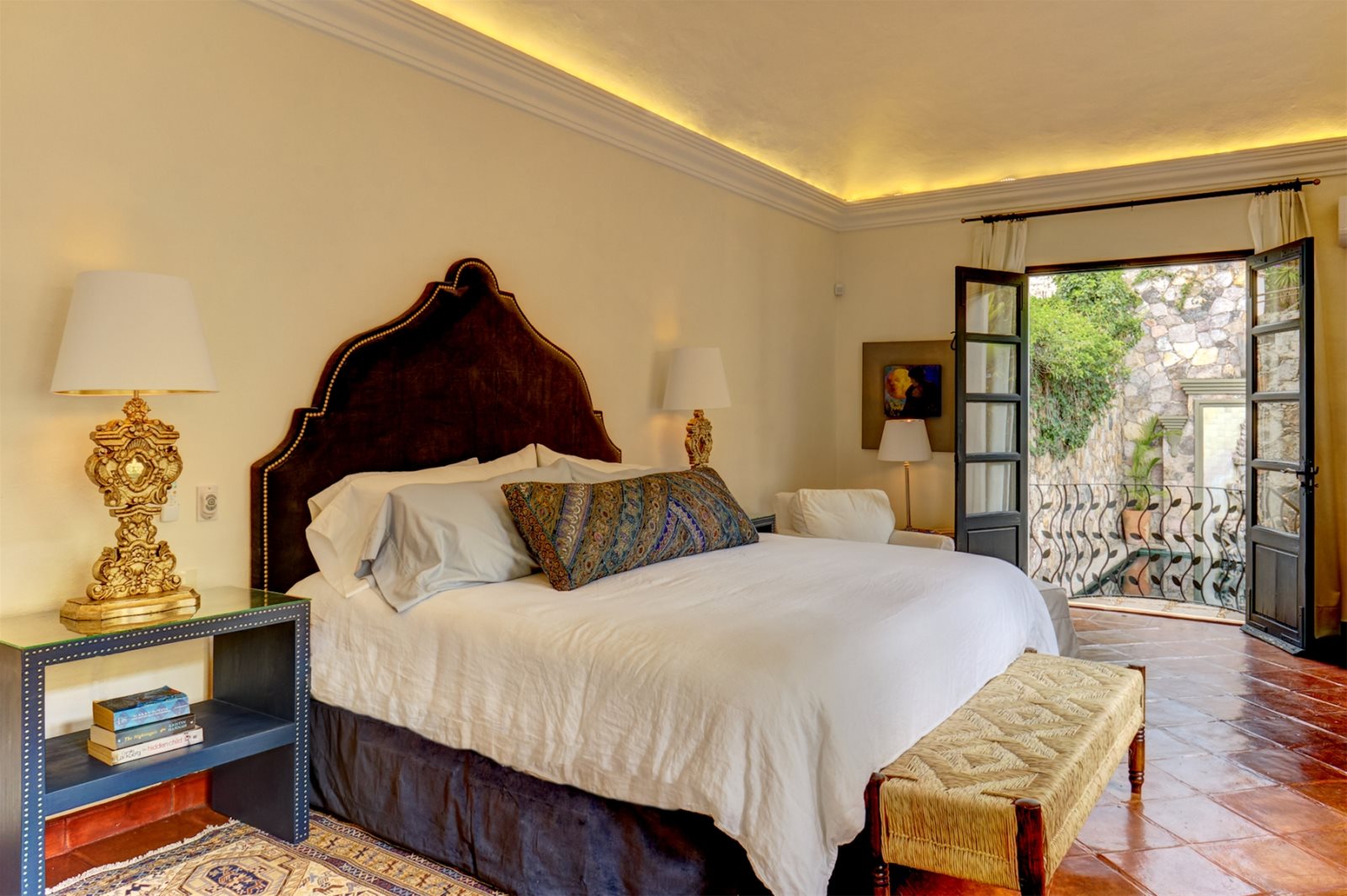 Principal Bedroom - Second Floor - King bed