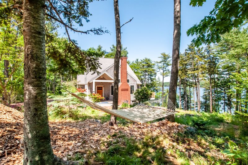 McCarty Cove Cottage - On the Water in Maine Vacation Property
