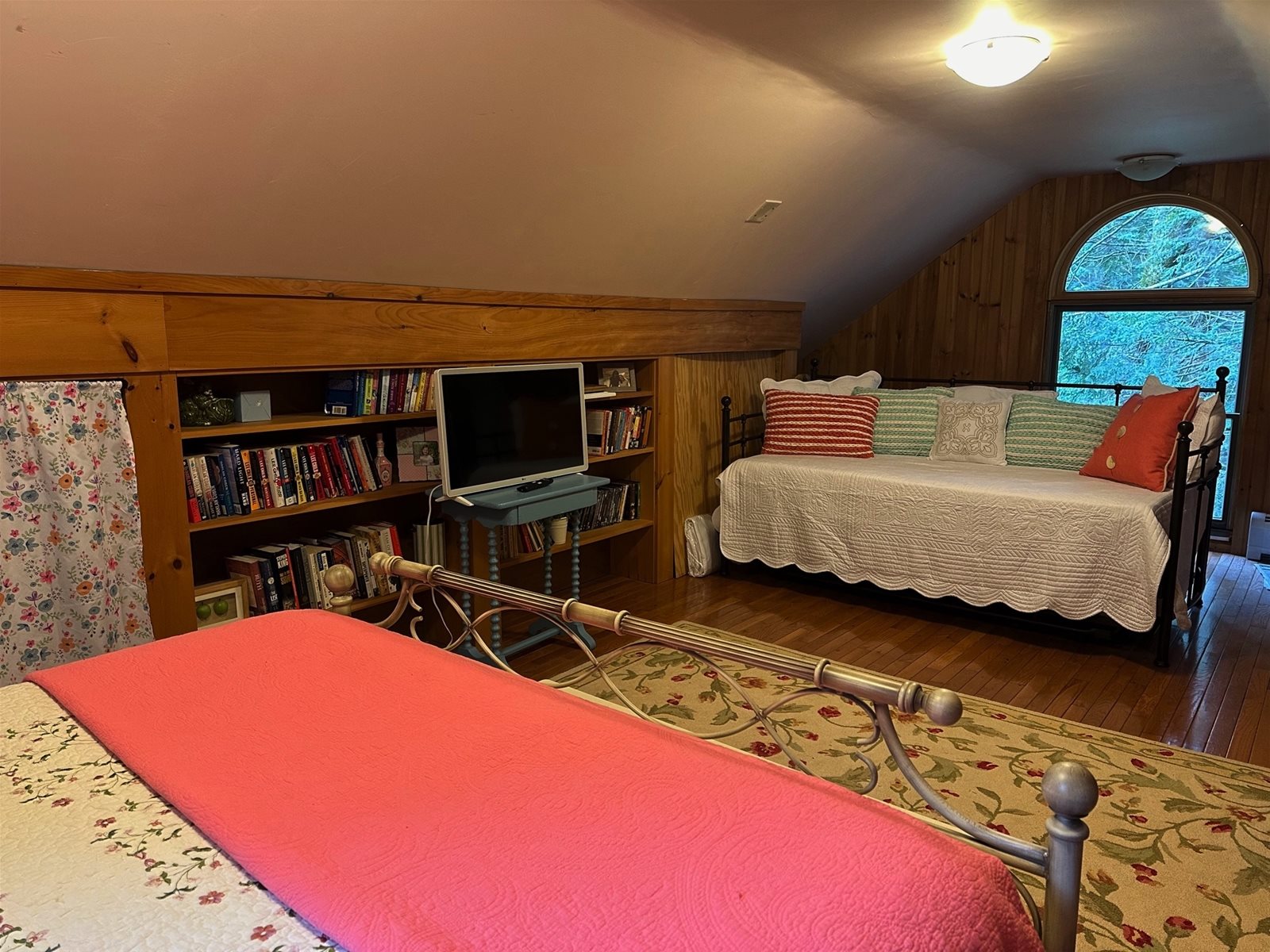 Pitcher Pond Cottages - On The Water In Maine Vacation Rental Property