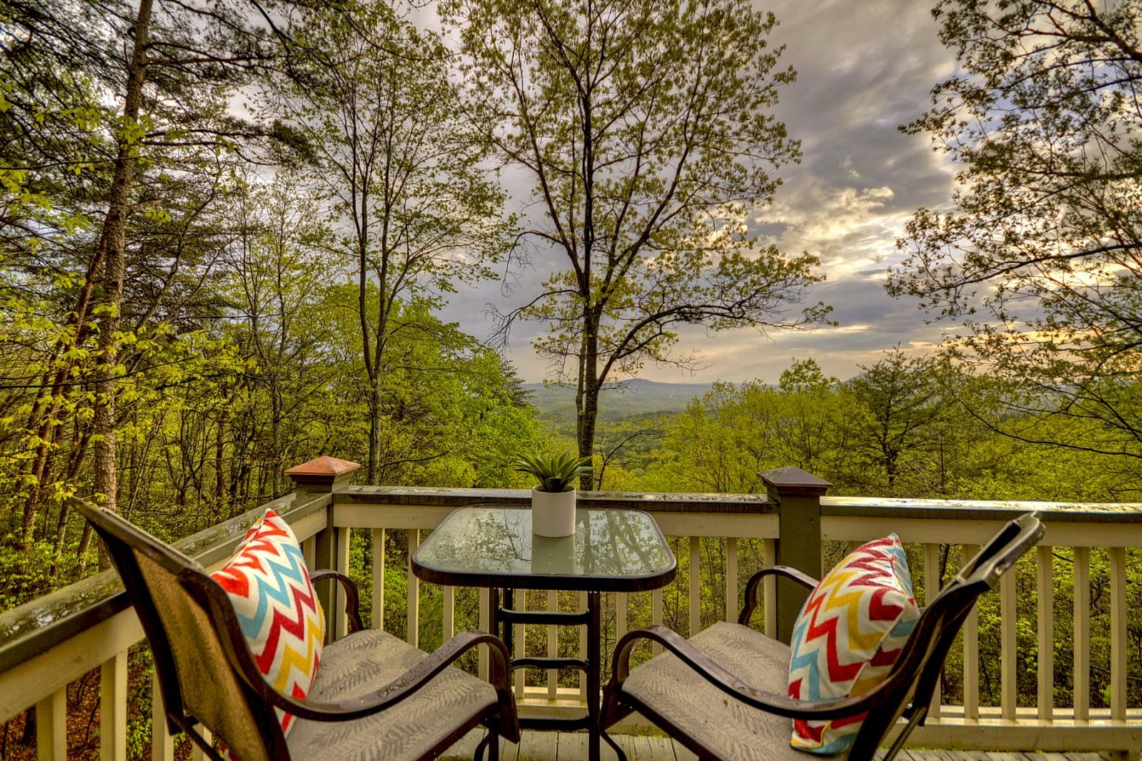 Blue Sky Cabin Rentals: Amazing Sunset mountain views