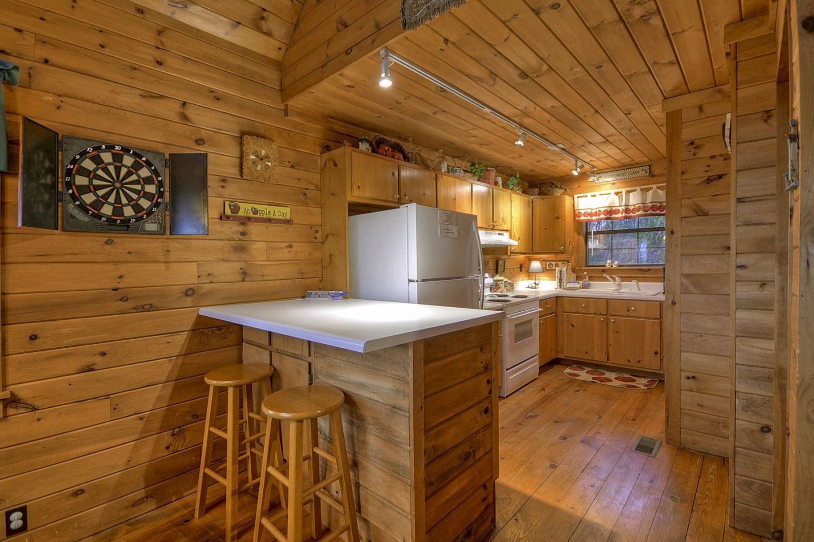 Blue Sky Cabin Rentals: Amazing Sunset mountain views