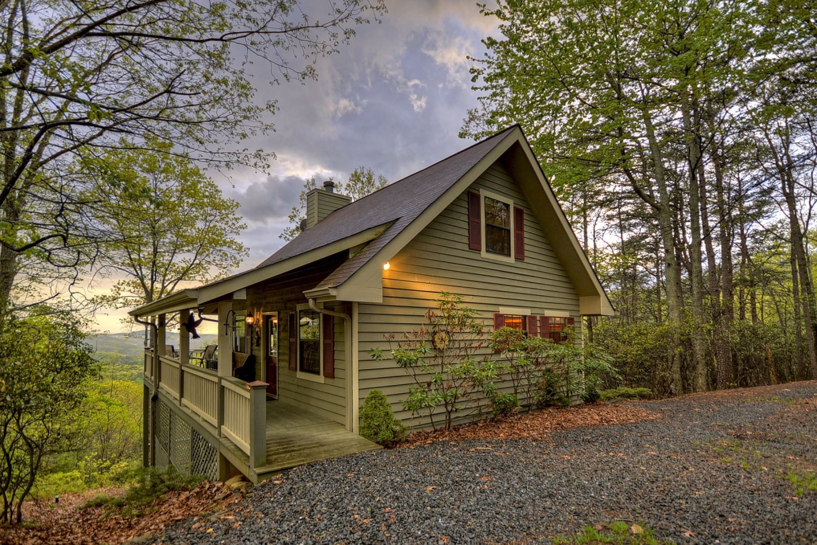 Blue Sky Cabin Rentals: Amazing Sunset mountain views