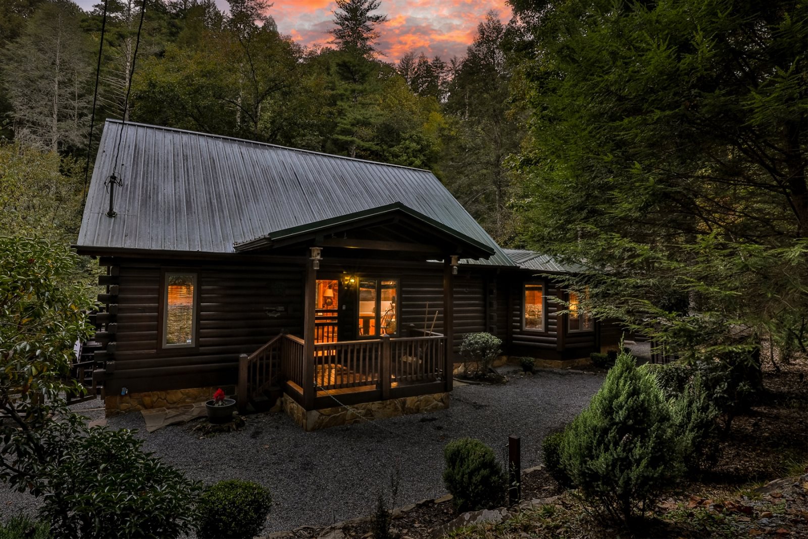 Blue Sky Cabin Rentals: River Run