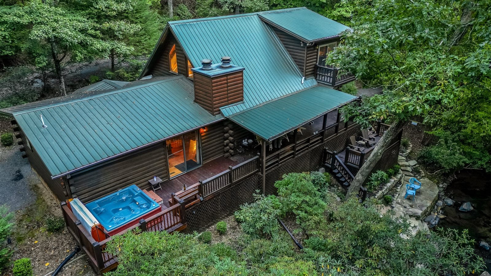 Blue Sky Cabin Rentals: River Run
