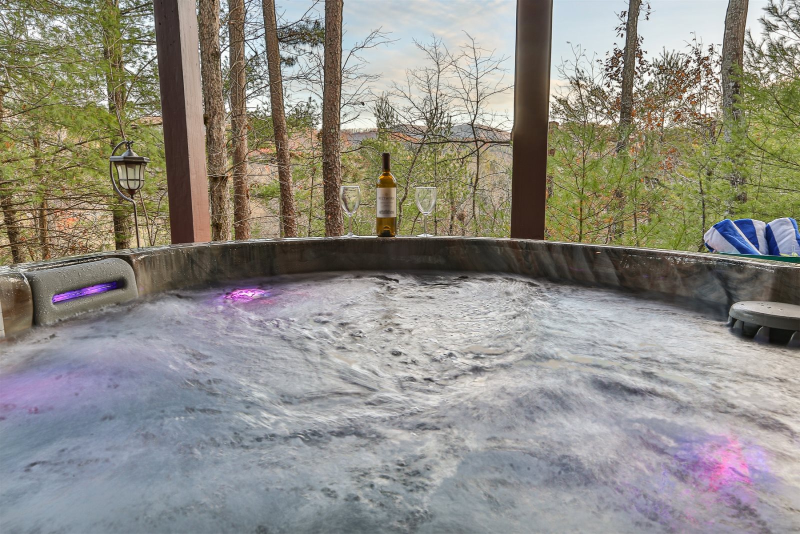 Blue Sky Cabin Rentals: Living On The Ledge