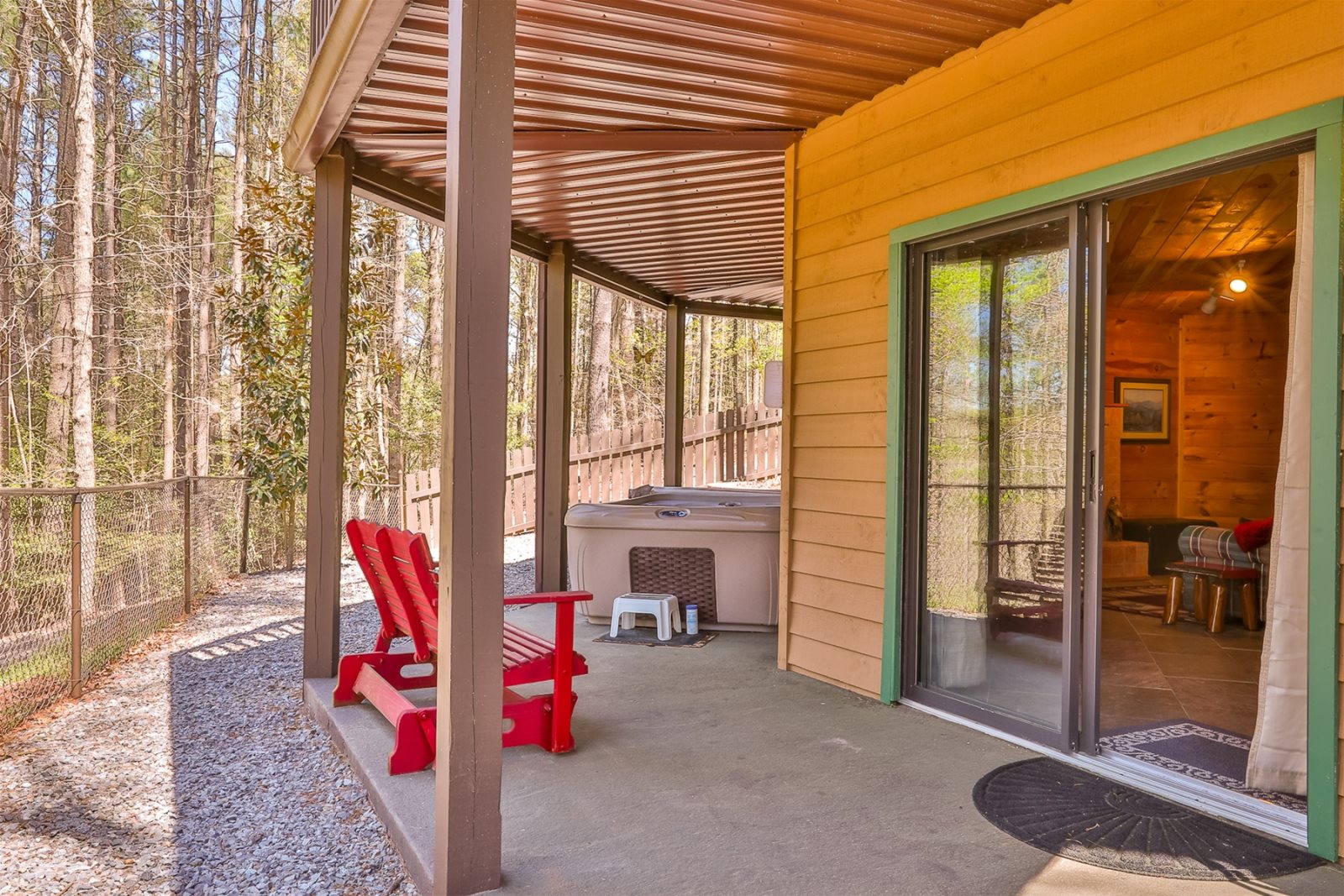 Blue Sky Cabin Rentals: Tucked Away