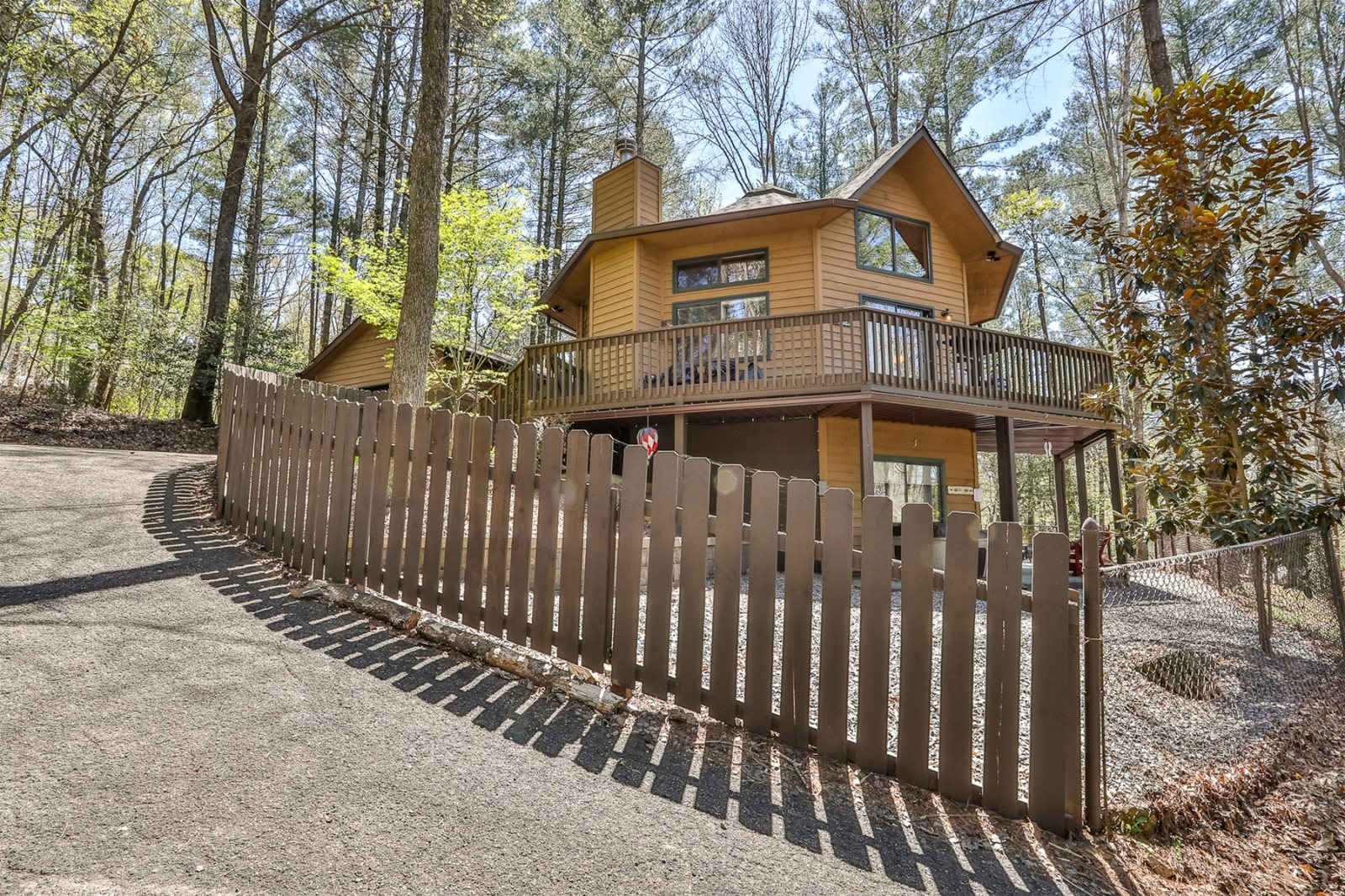 Blue Sky Cabin Rentals: Tucked Away