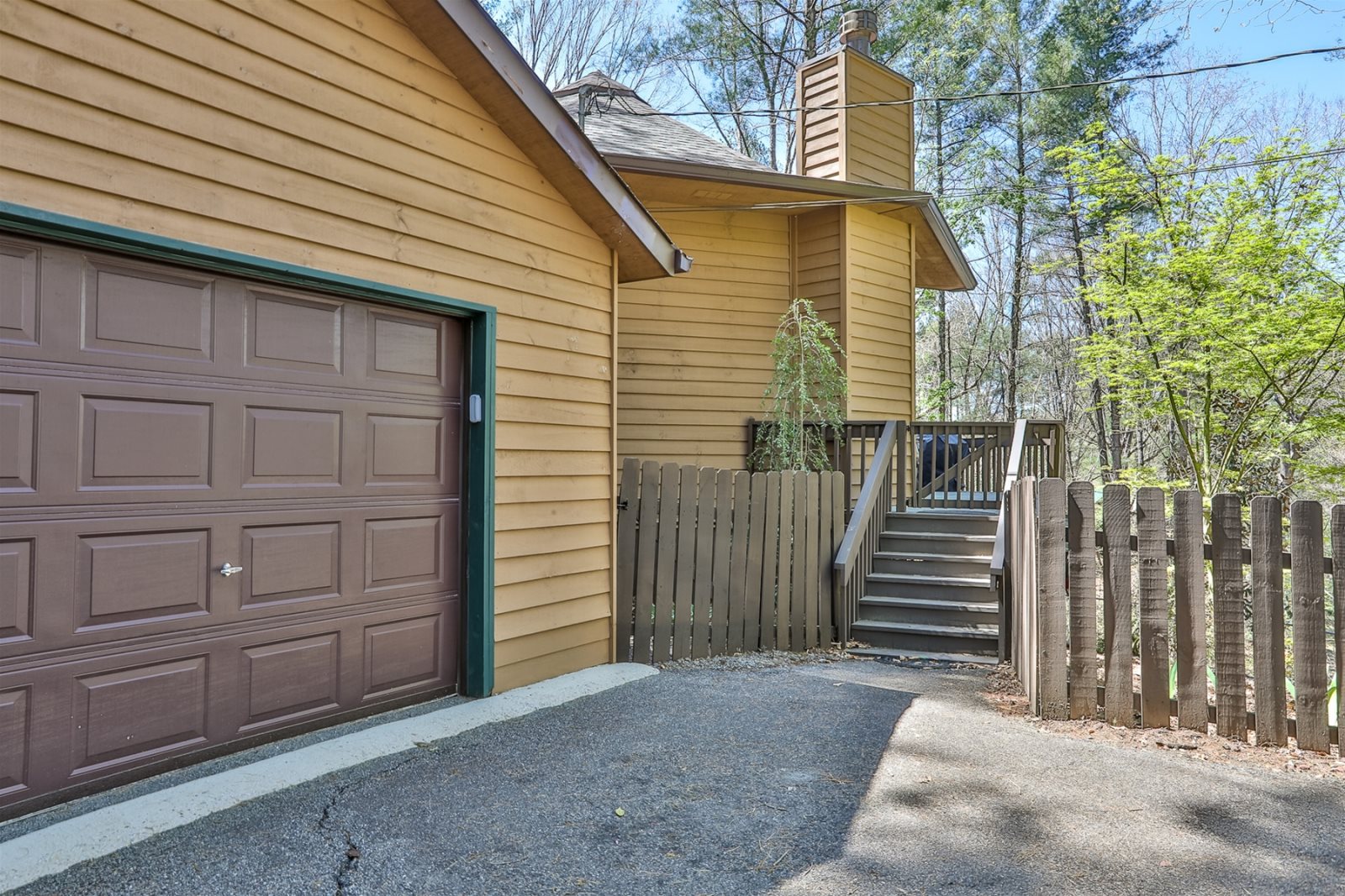 Blue Sky Cabin Rentals: Tucked Away