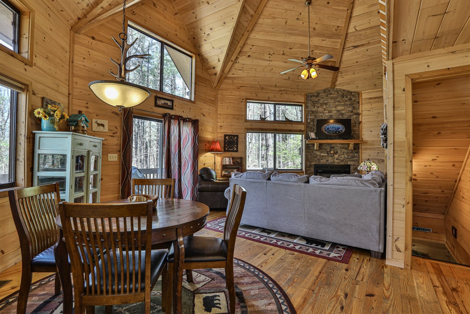 Blue Sky Cabin Rentals: Tucked Away