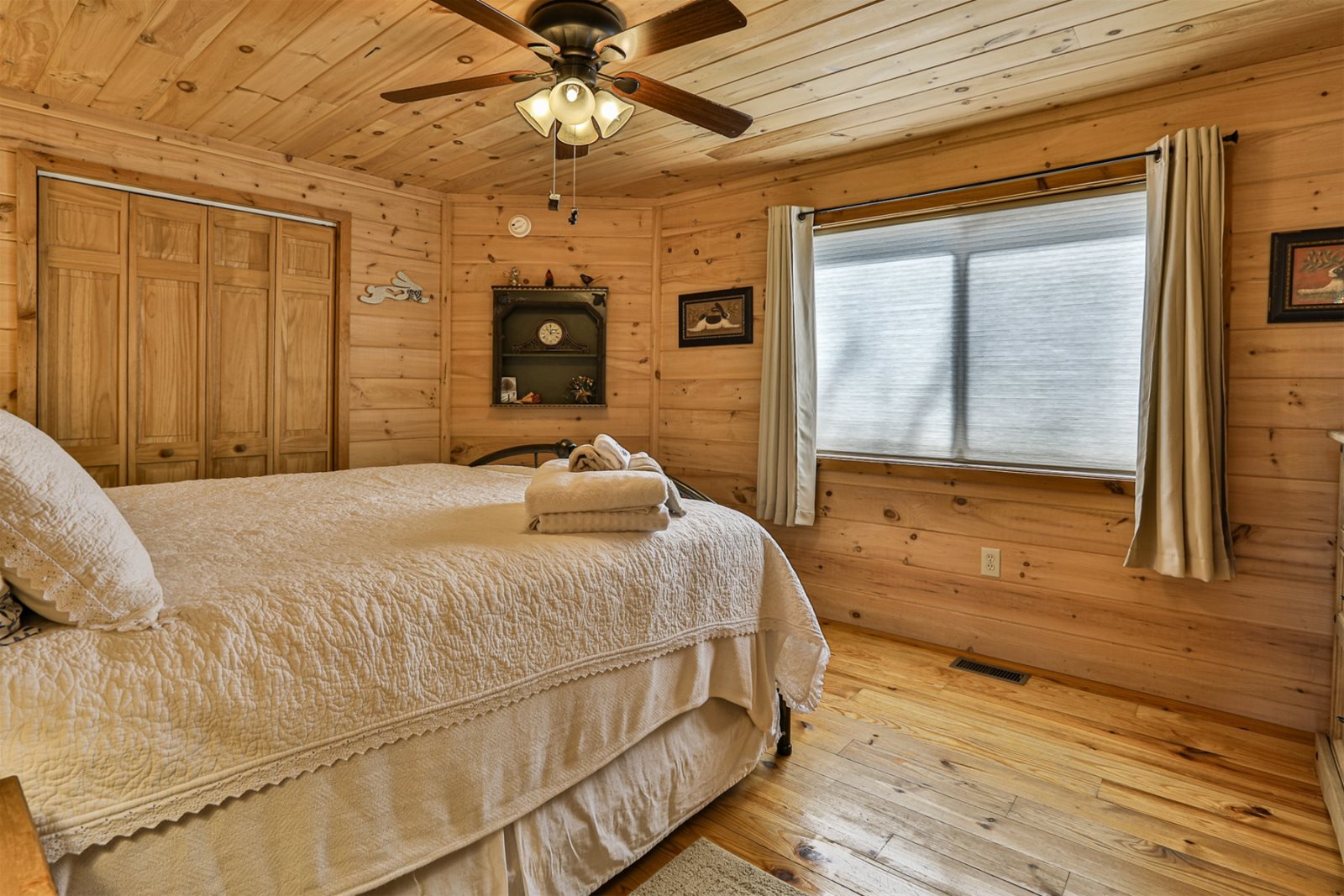 Blue Sky Cabin Rentals: Tucked Away