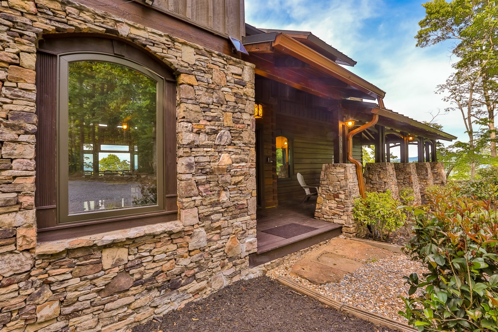 Blue Sky Cabin Rentals: Mountain Top Lodge