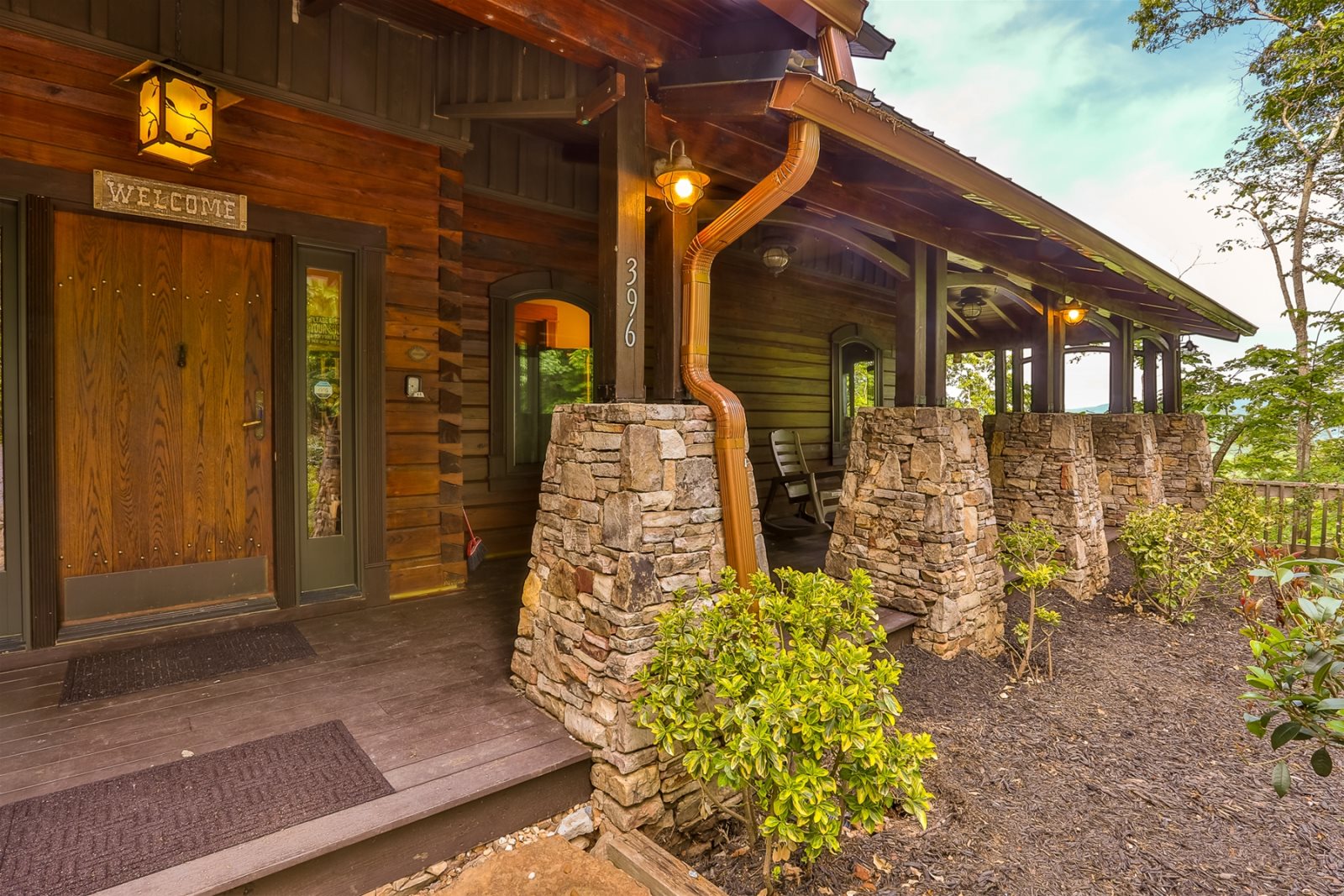 Blue Sky Cabin Rentals: Mountain Top Lodge