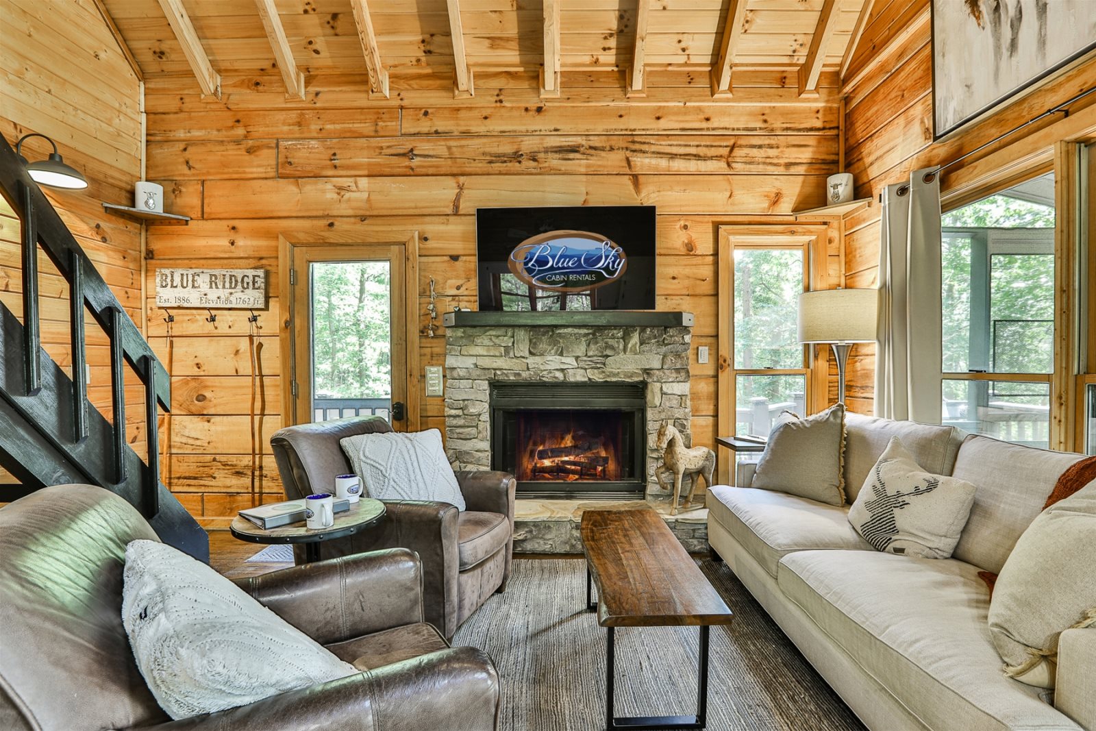 Blue Sky Cabin Rentals: 3 Peaks Cabin at Cherry Log