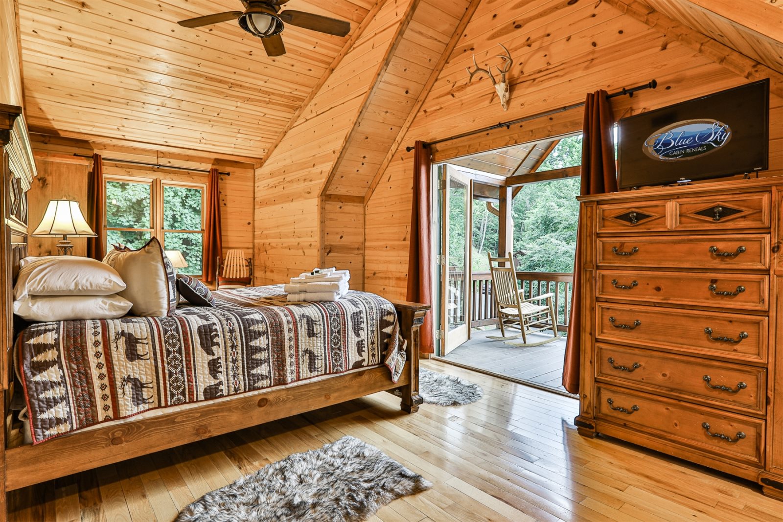 Blue Sky Cabin Rentals: Blue Ridge Bliss