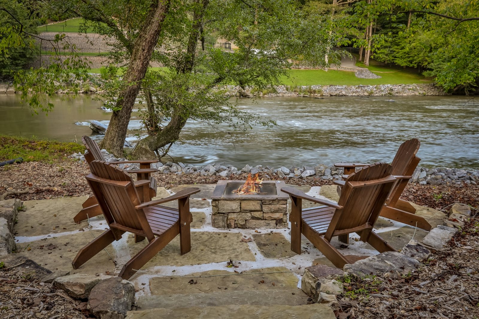 Blue Sky Cabin Rentals: Riverscape