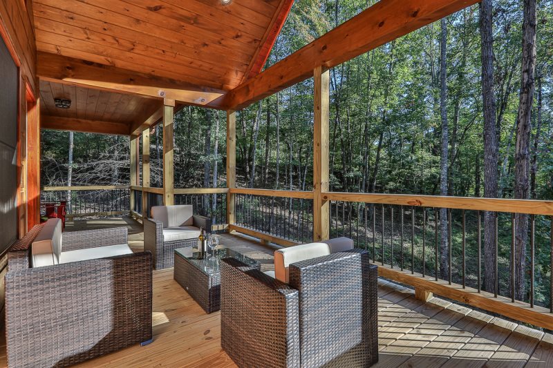 Blue Sky Cabin Rentals: Mountain Breeze