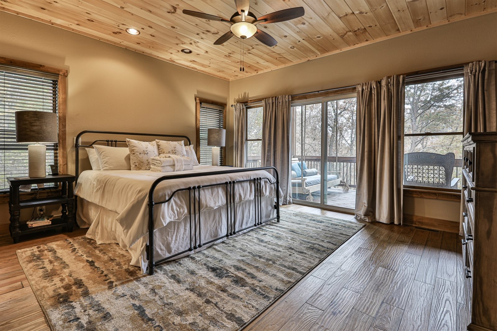 Blue Sky Cabin Rentals: Doc & Molly's