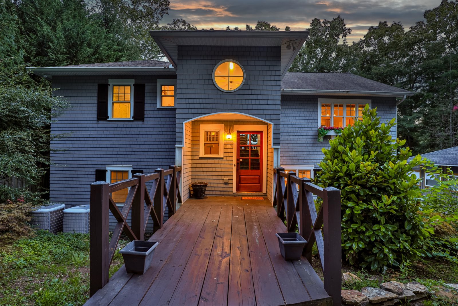 Blue Sky Cabin Rentals: A Lake Blue Ridge Cottage
