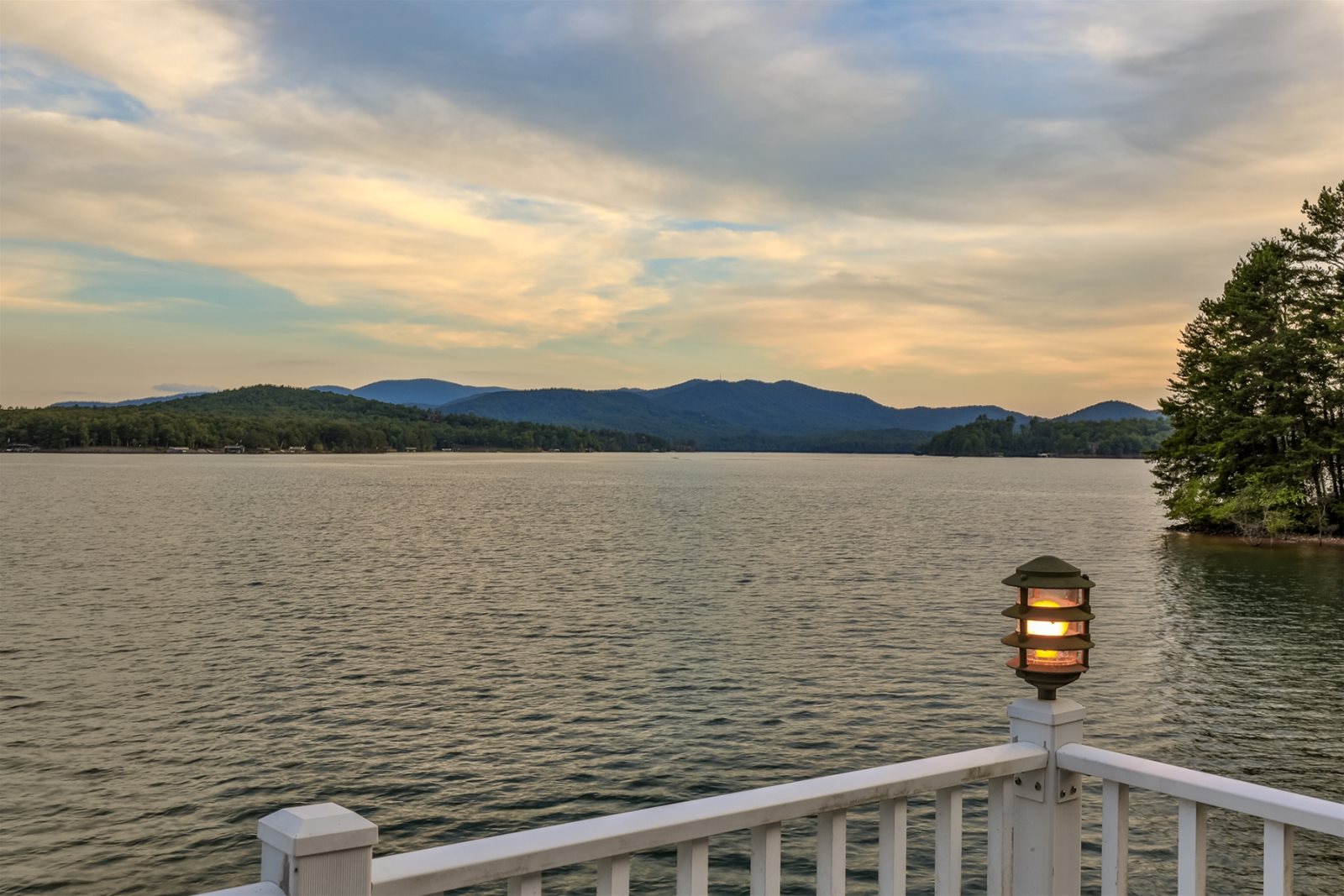 Blue Sky Cabin Rentals: A Lake Blue Ridge Cottage