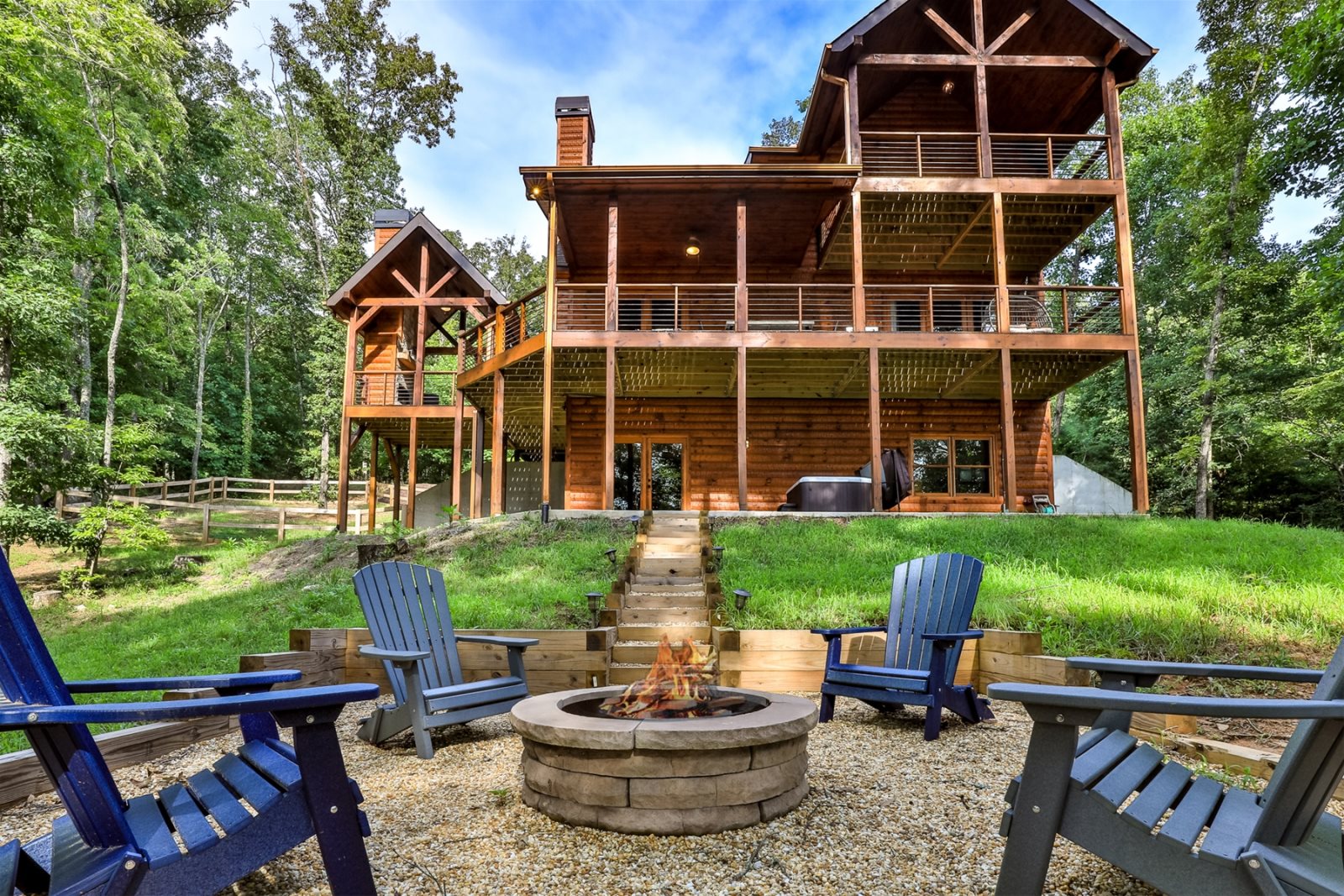 Blue Sky Cabin Rentals: Happy Hideaway