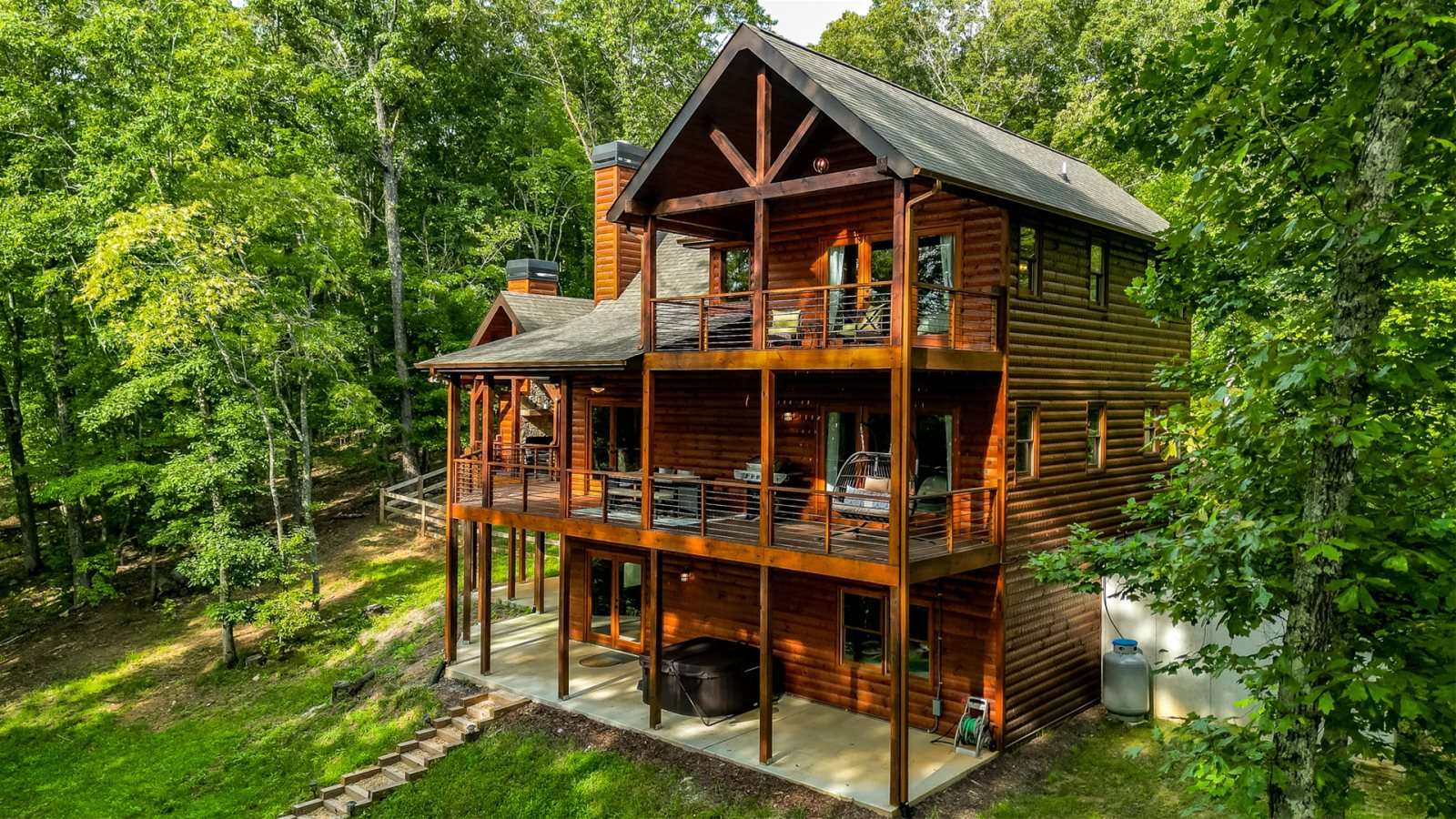 Blue Sky Cabin Rentals: Happy Hideaway