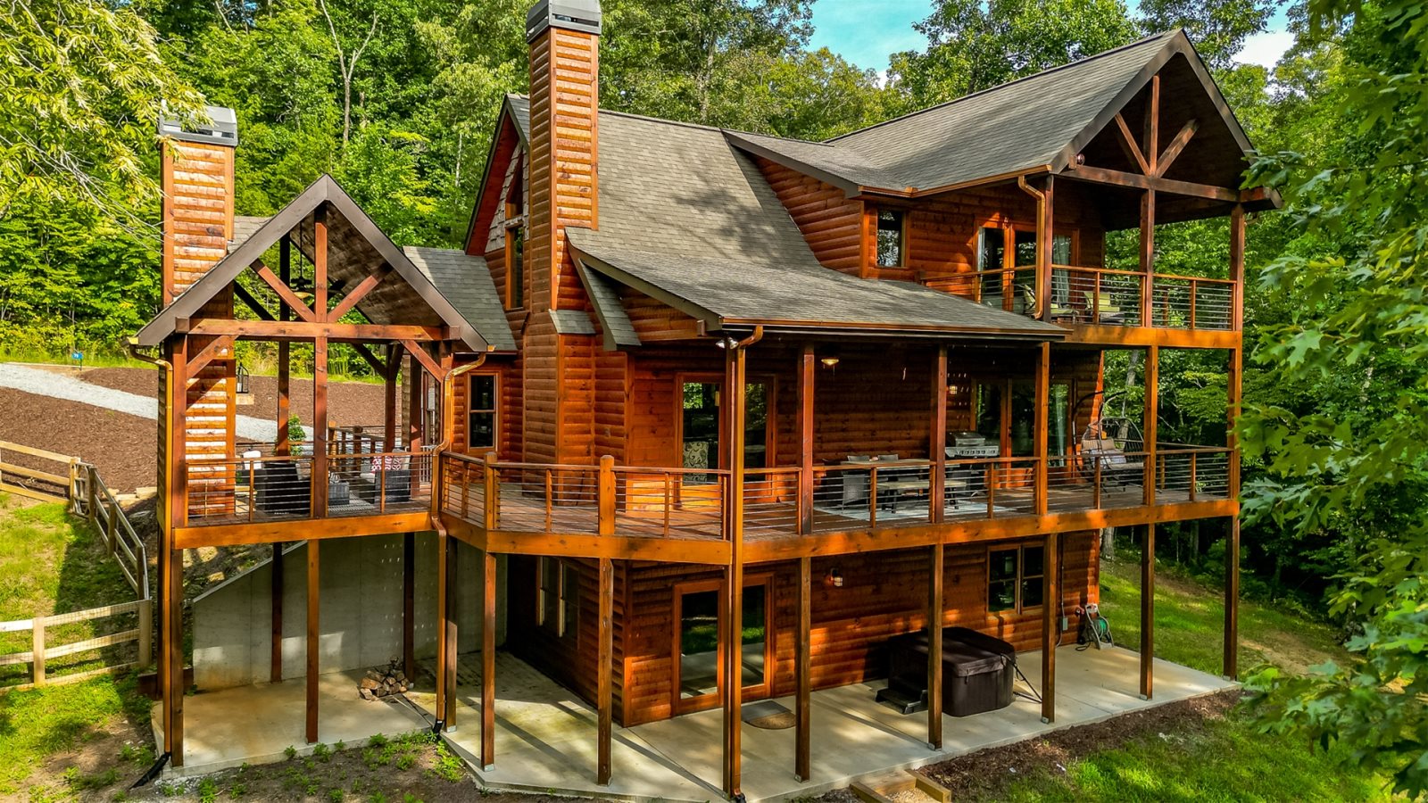 Blue Sky Cabin Rentals: Happy Hideaway