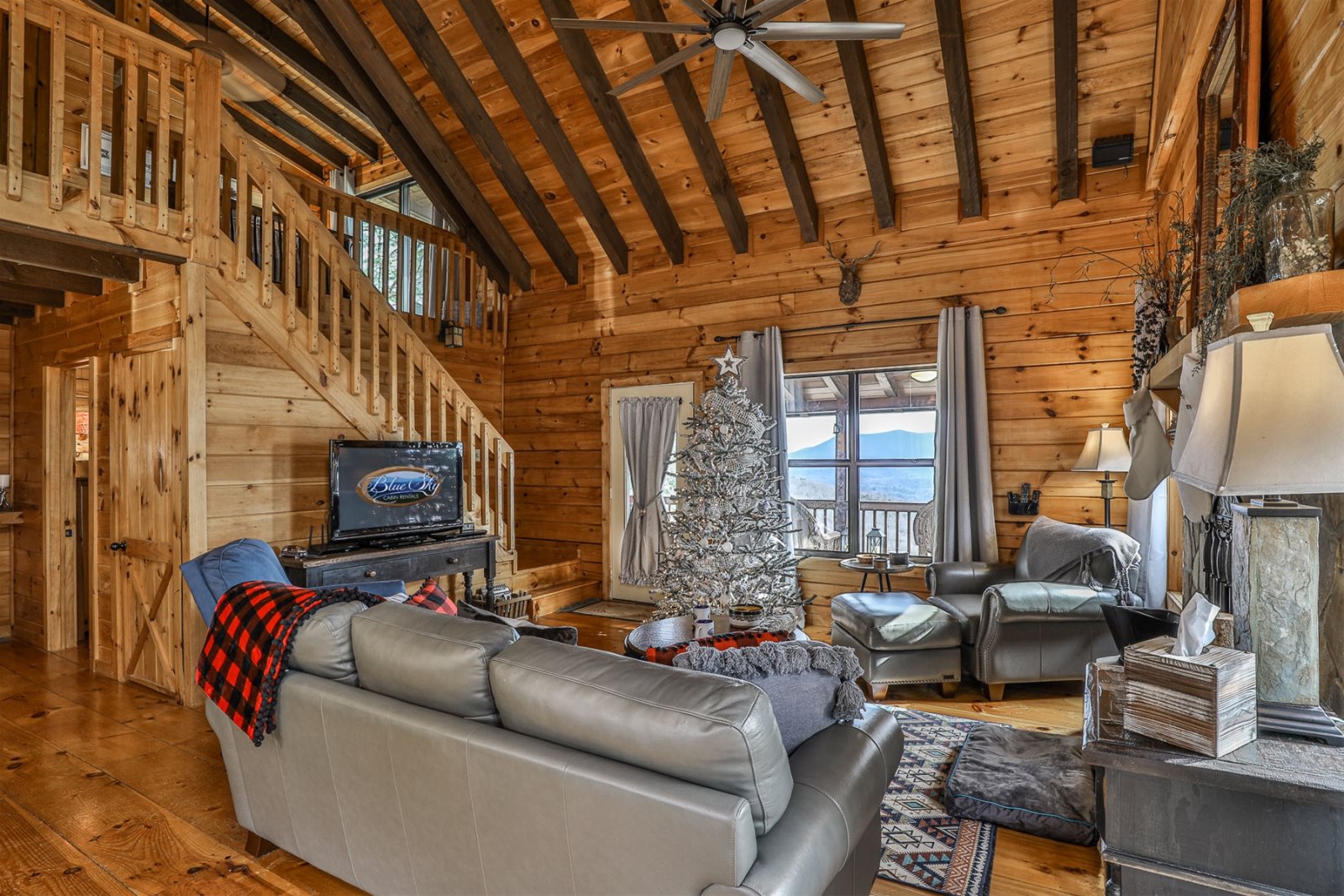 Blue Sky Cabin Rentals: Rich Mountain Views