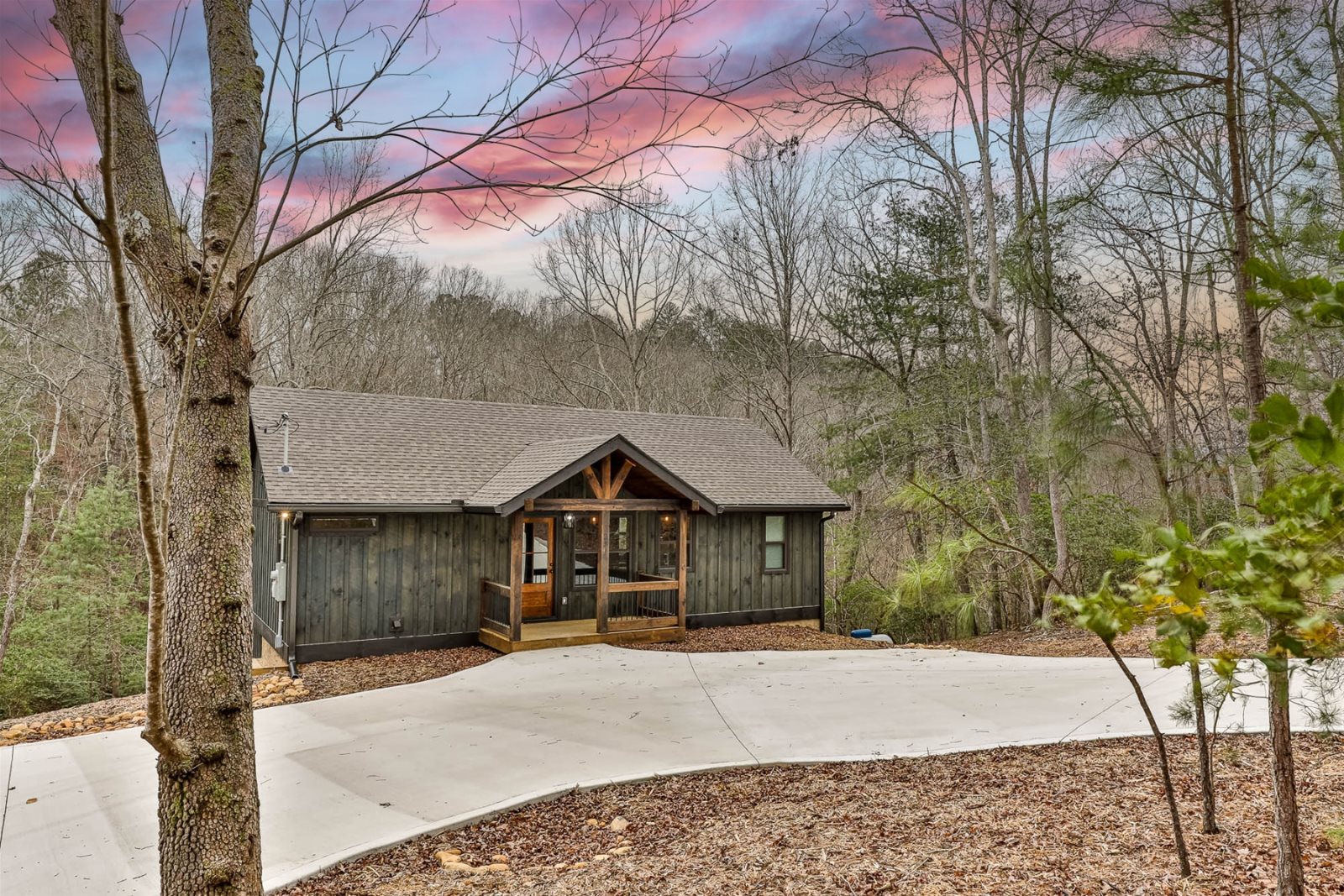 Blue Sky Cabin Rentals: Creekside Hideaway