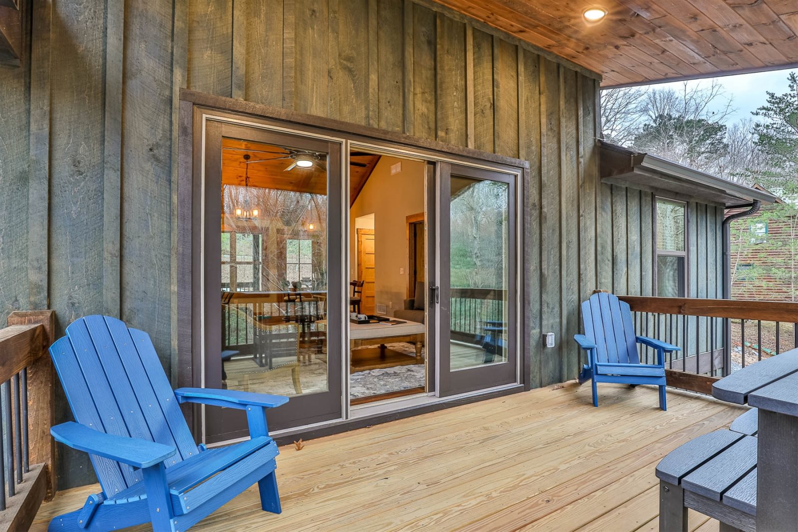 Blue Sky Cabin Rentals: Creekside Hideaway