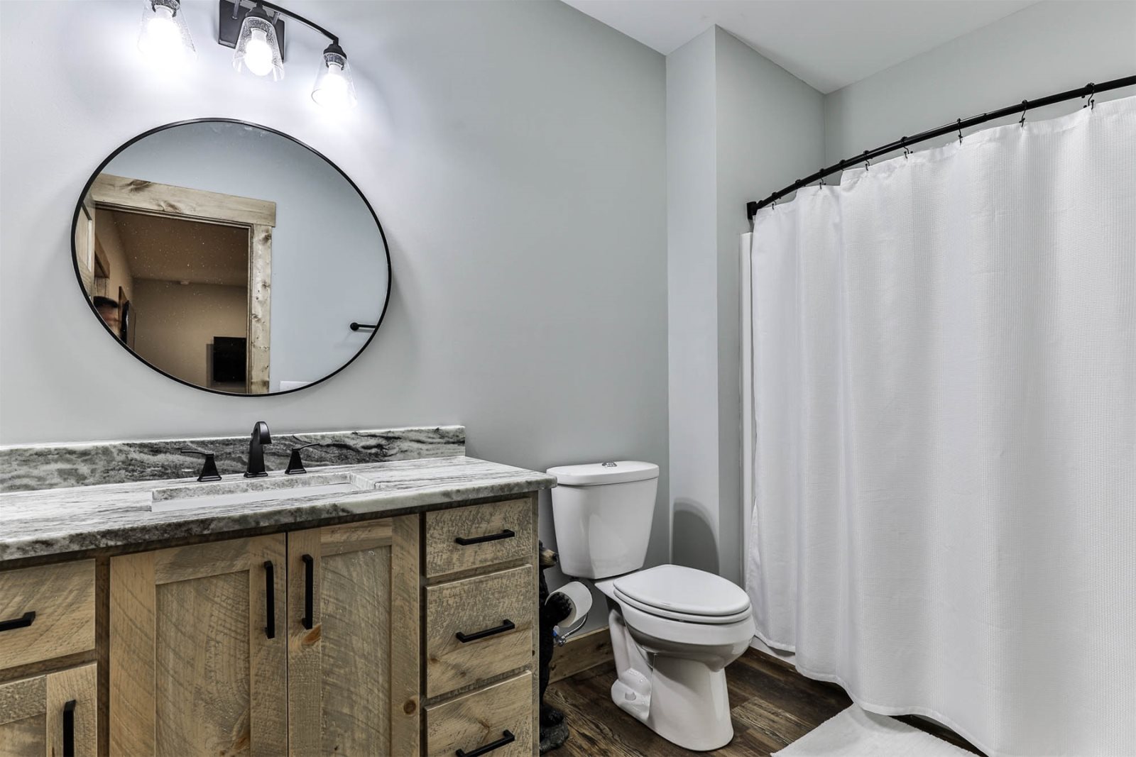 Blue Sky Cabin Rentals: Creekside Hideaway