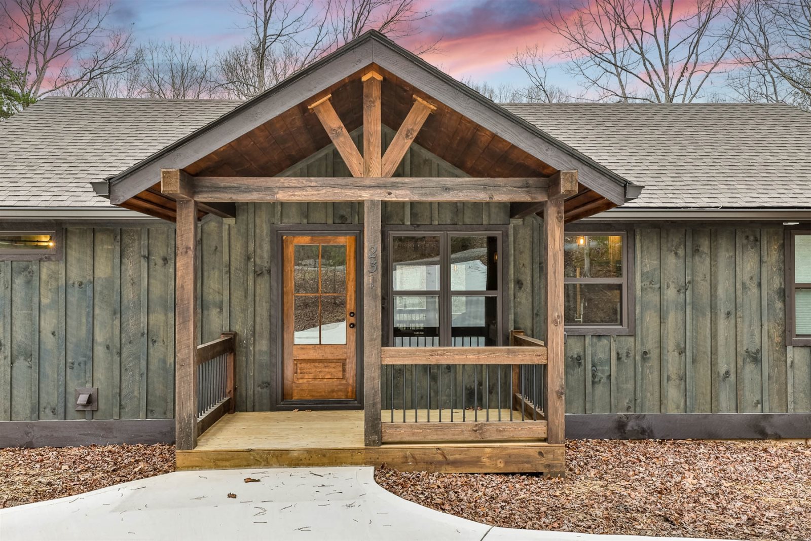 Blue Sky Cabin Rentals: Creekside Hideaway