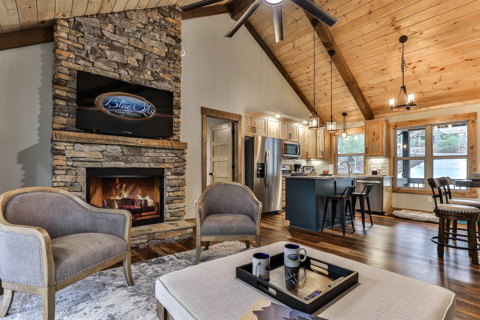 Blue Sky Cabin Rentals: Creekside Hideaway