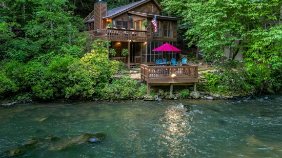 Blue Sky Cabin Rentals: Reel On The River
