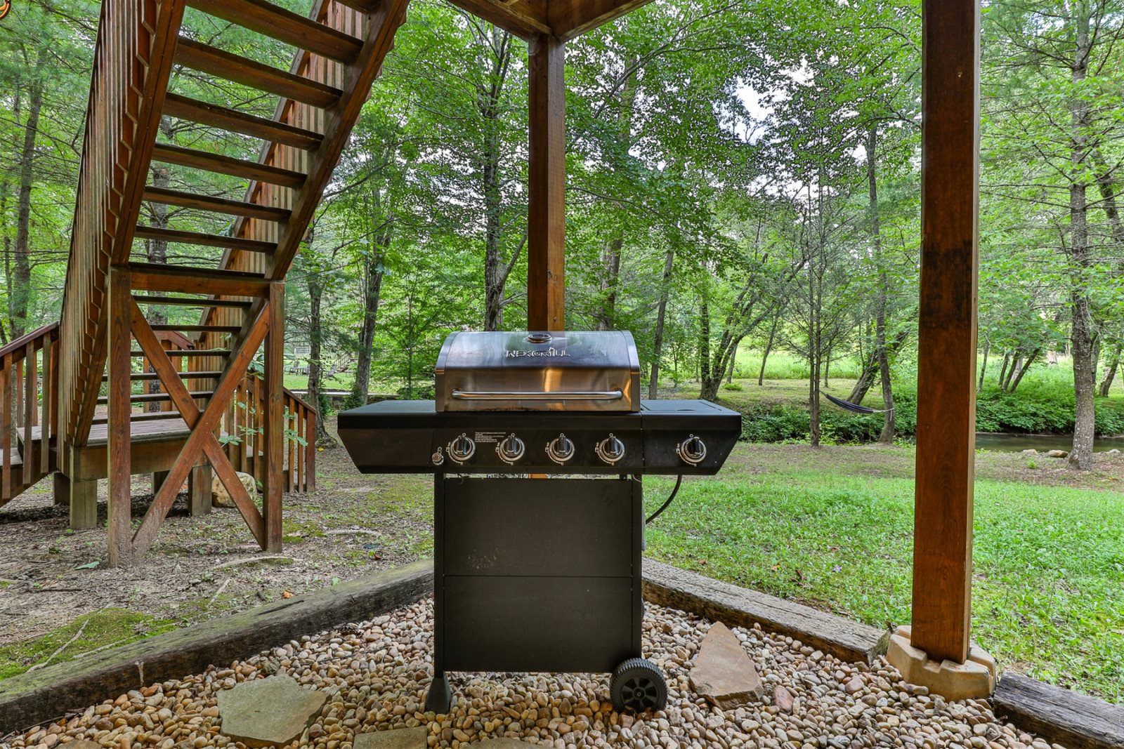 Blue Sky Cabin Rentals: Blue Ridge Creek Retreat