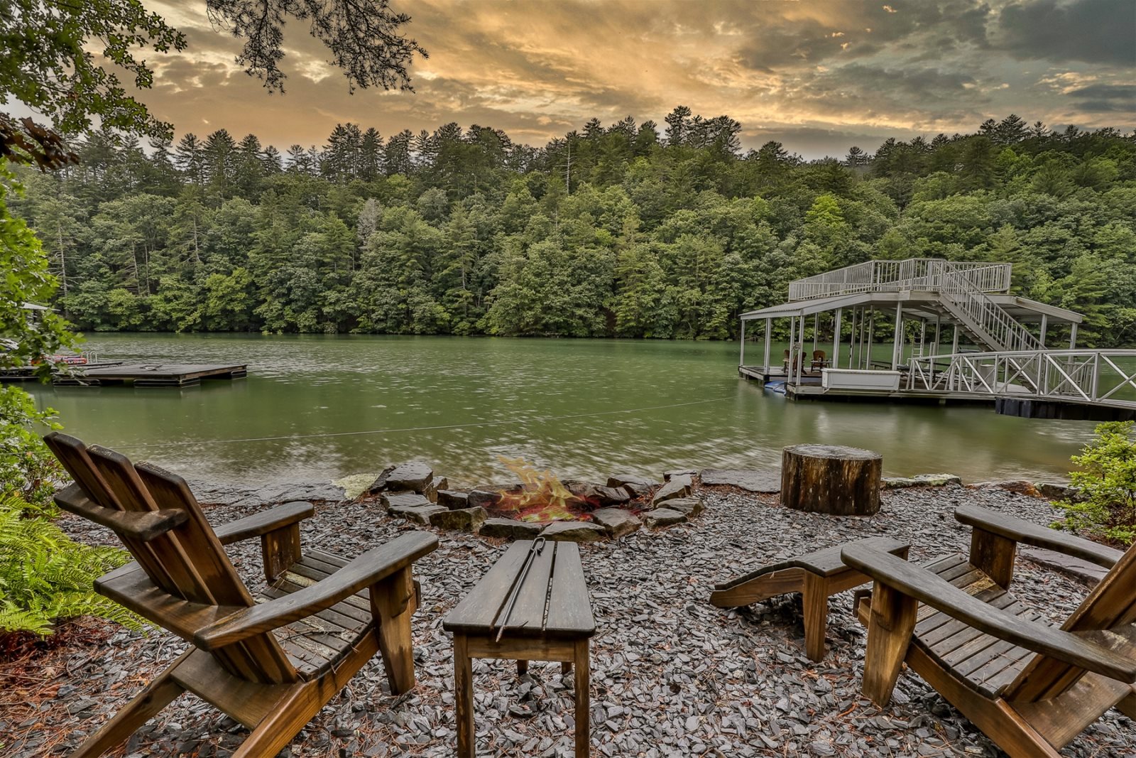 Gorgeous lake front cabin in Blue Ridge, Georgia with a hot tub, fire ...