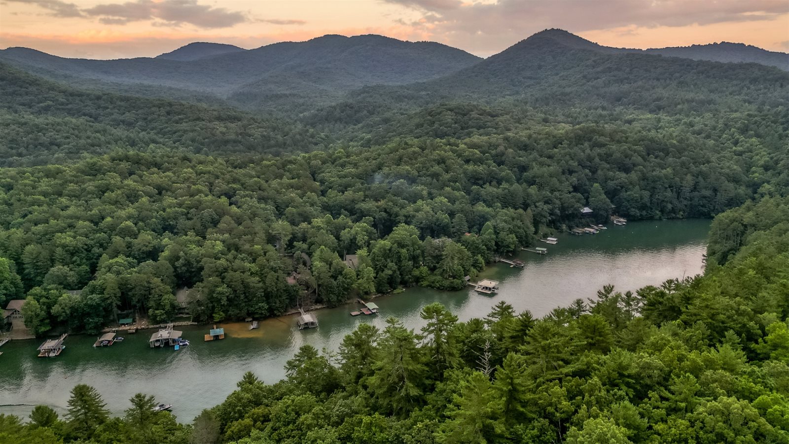 Gorgeous lake front cabin in Blue Ridge, Georgia with a hot tub, fire ...