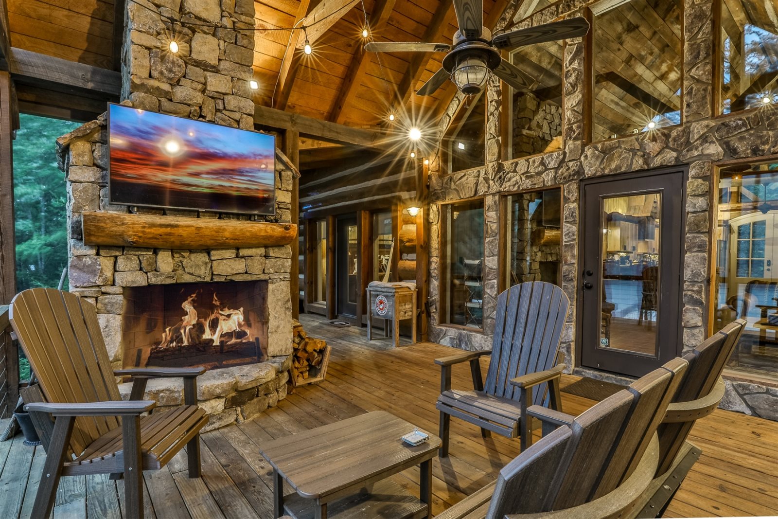 Gorgeous lake front cabin in Blue Ridge, Georgia with a hot tub, fire ...
