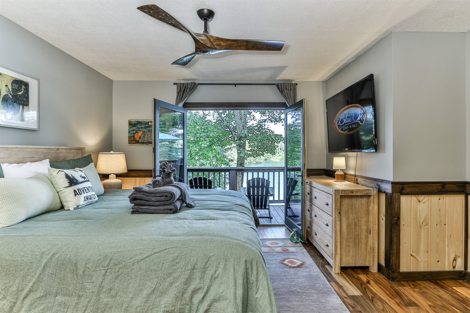 Blue Sky Cabin Rentals: Lakefront Innisfree