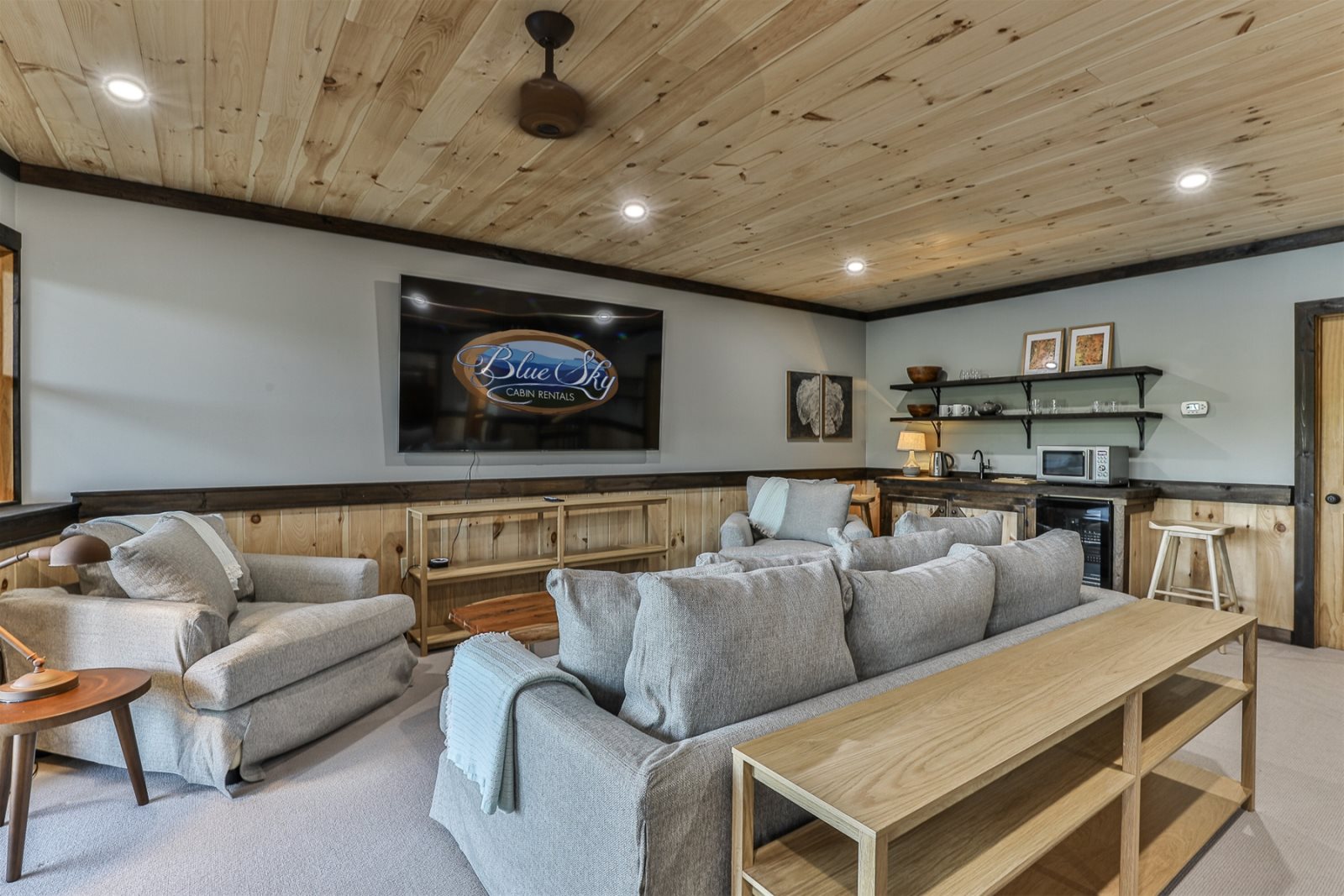 Blue Sky Cabin Rentals: Lakefront Innisfree