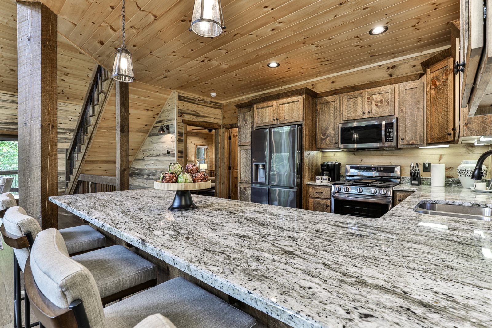 Blue Sky Cabin Rentals: Blue Ridge Aska Lodge