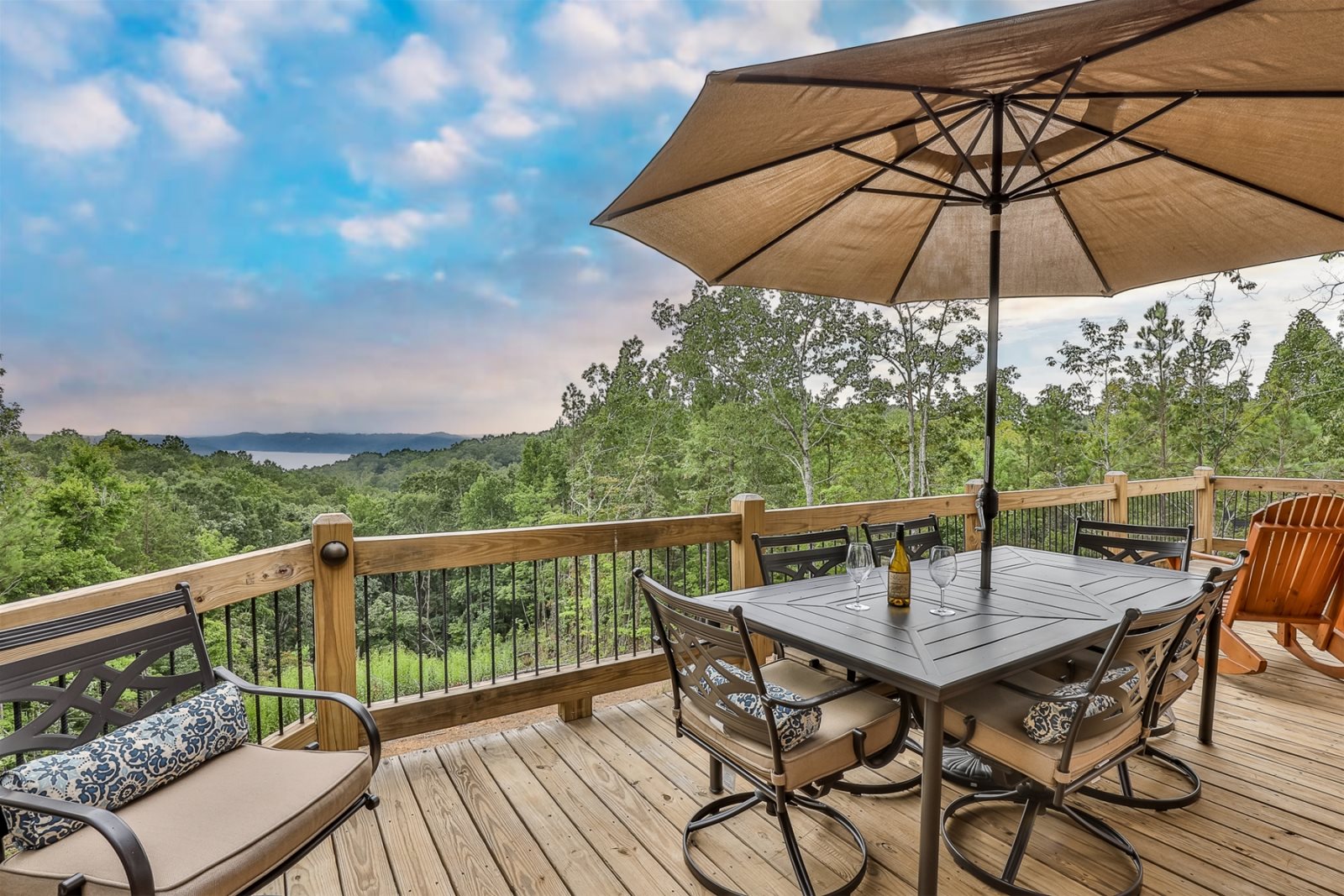 Blue Sky Cabin Rentals: Almost Heaven Lakeview Lodge