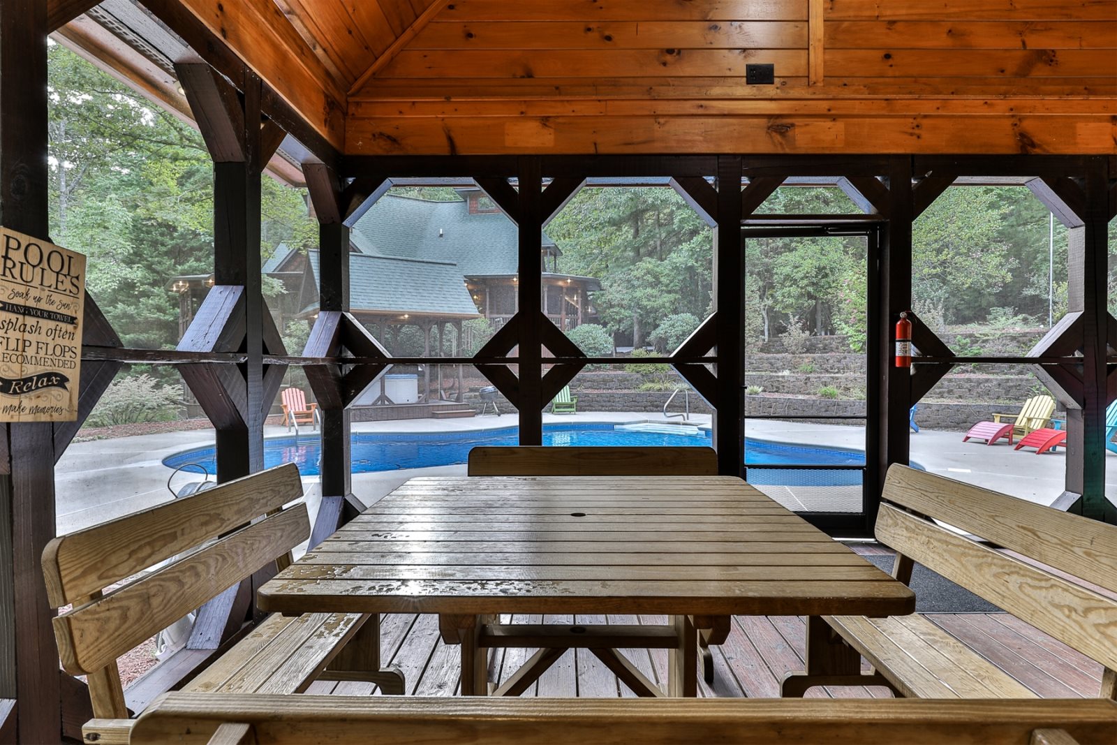 Blue Sky Cabin Rental: Mountain Pooladise