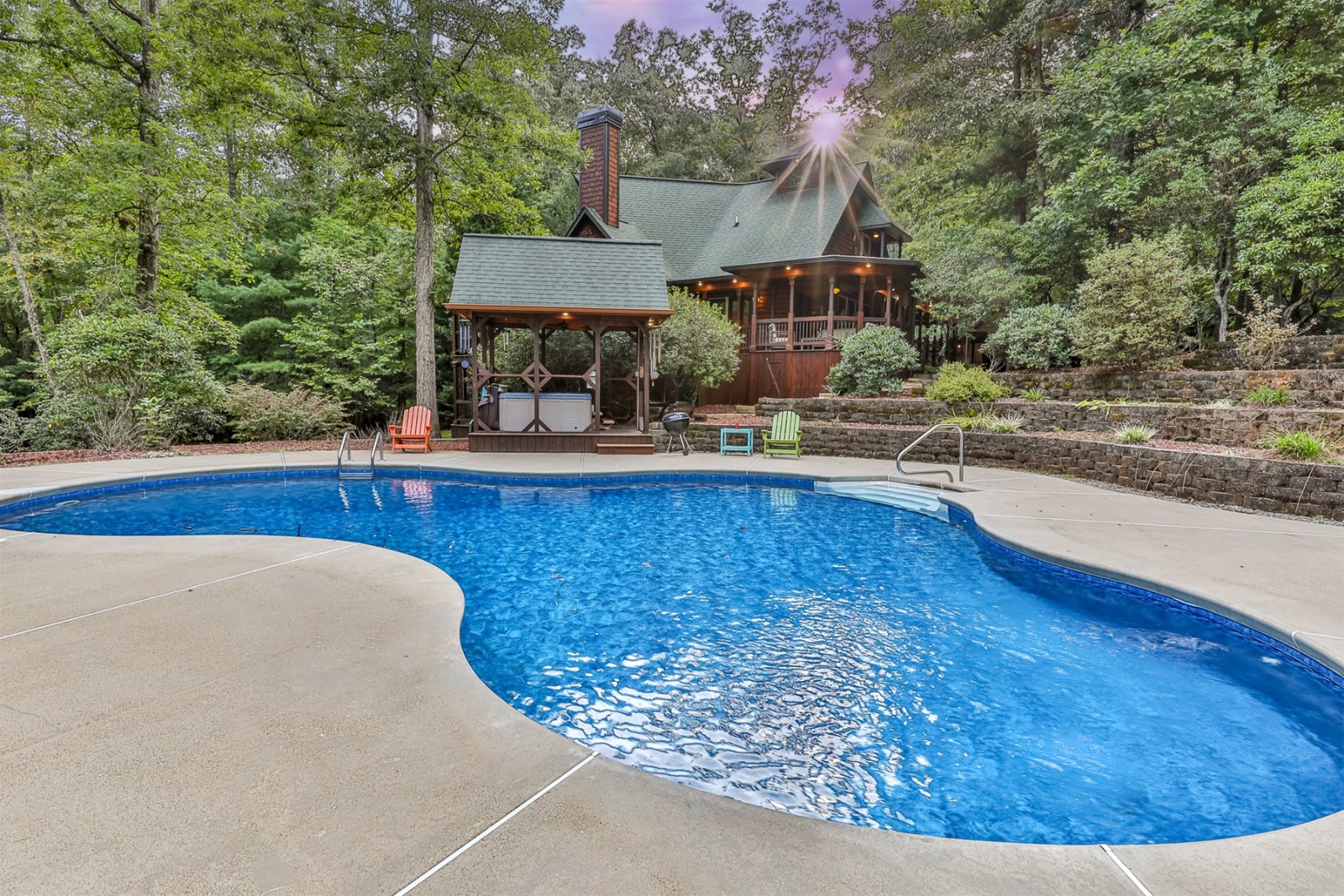 Blue Sky Cabin Rental: Mountain Pooladise