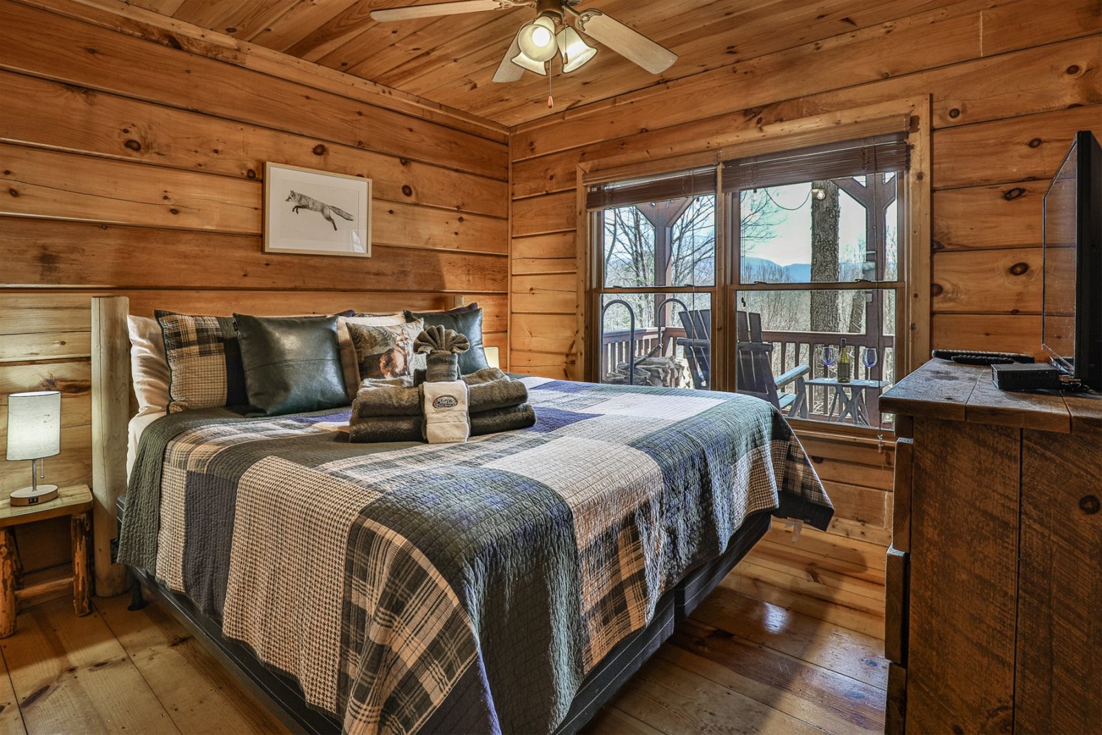 Blue Sky Cabin Rentals: Foxbear Cabin