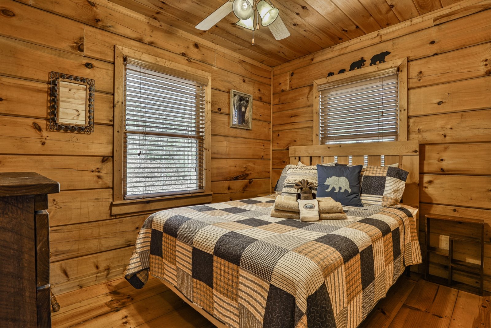 Blue Sky Cabin Rentals: Foxbear Cabin
