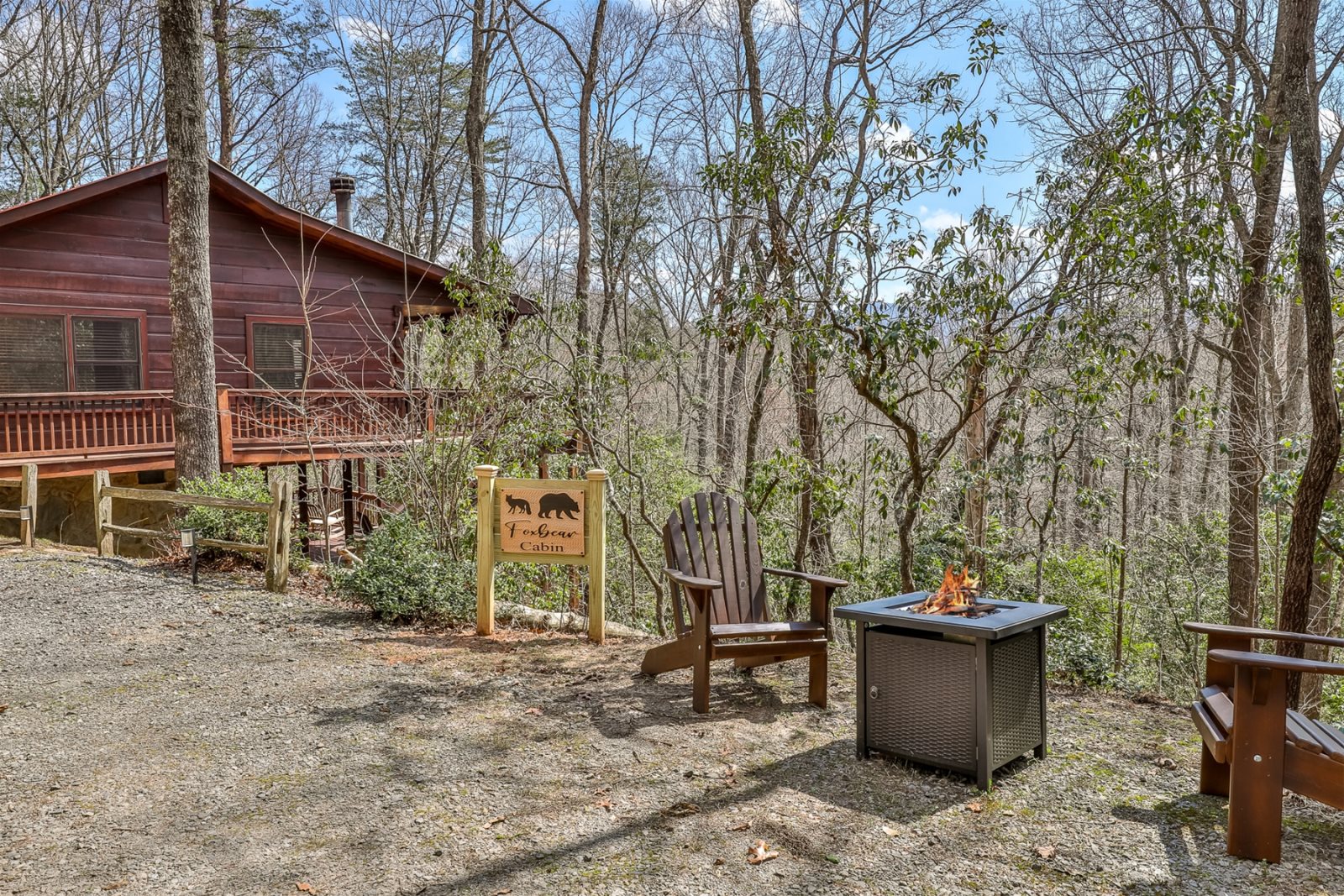 Blue Sky Cabin Rentals: Foxbear Cabin