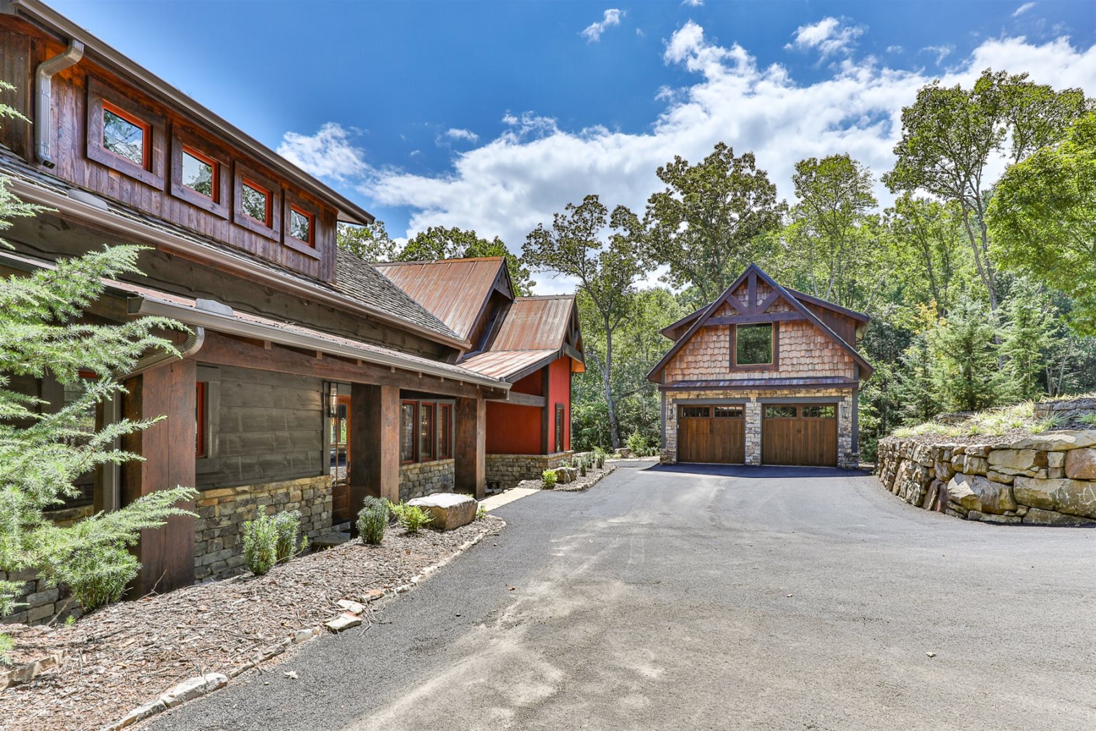 Blue Sky Cabin Rentals: Stone Pool Lodge