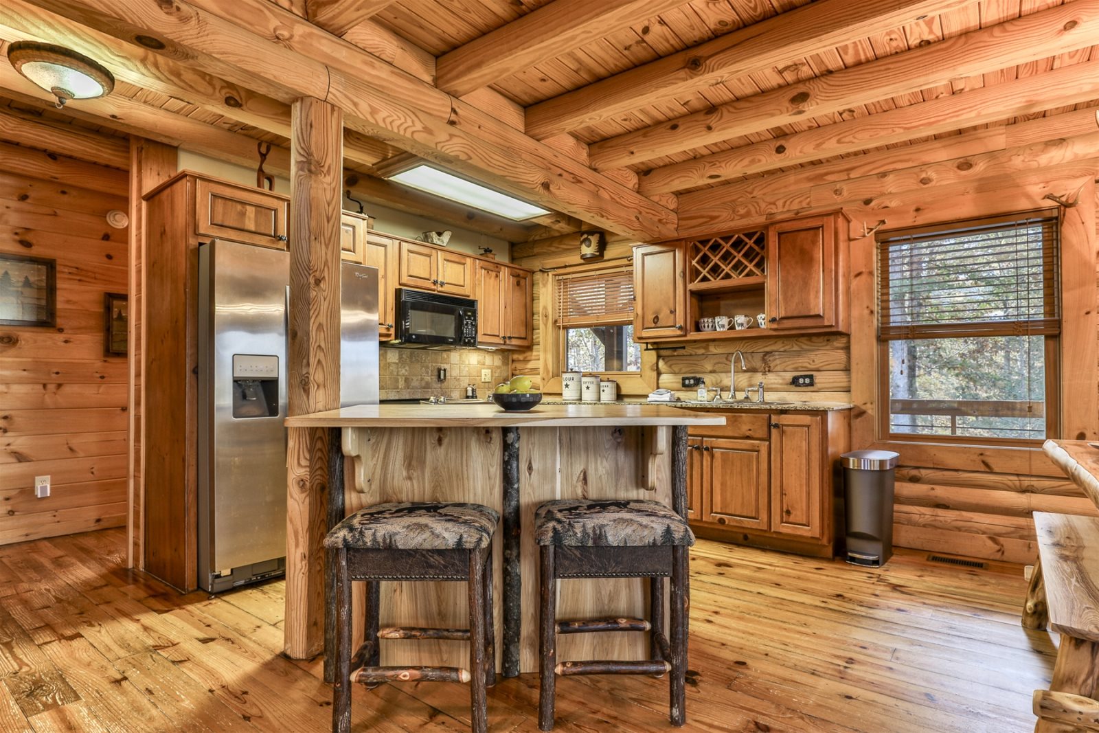 Blue Sky Cabin Rentals: Rustic Retreat