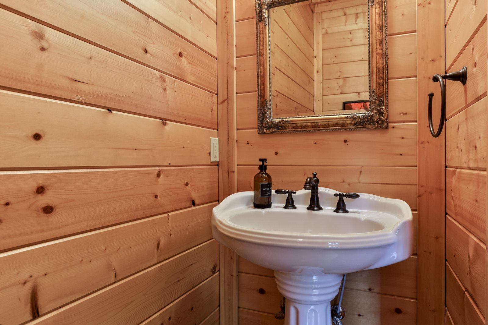 North GA Cabin Rentals - Strings & Streams