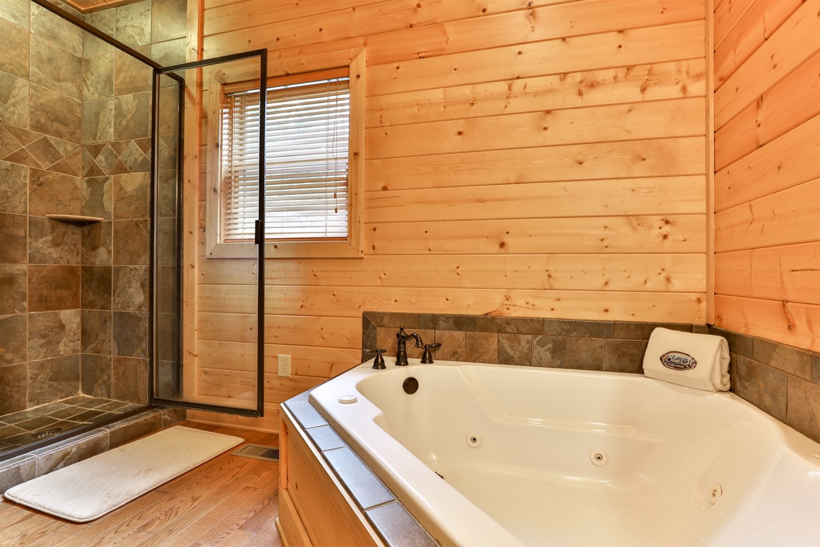 North GA Cabin Rentals - Strings & Streams